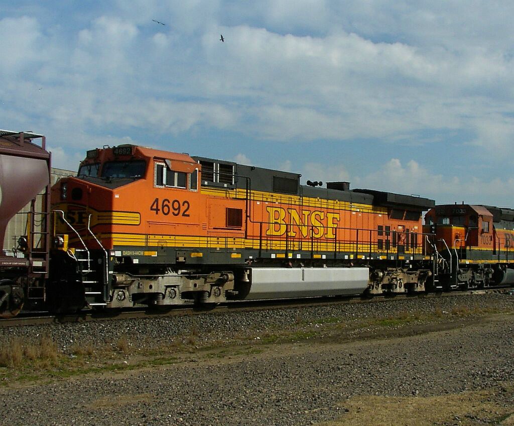 BNSF 4692